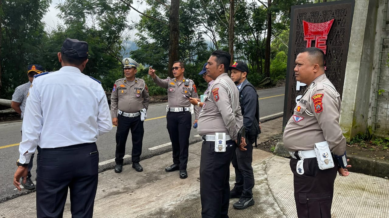 Ditlantas Polda Sumut Cek Kesiapan Jalan, Parkiran di Objek Wisata Kecamatan Harian Samosir ...